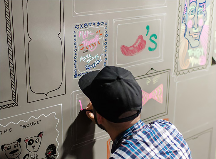 释放你的创造力(画任何地方!)与CLEAR Dry Erase Paint - EmptyEasel.com